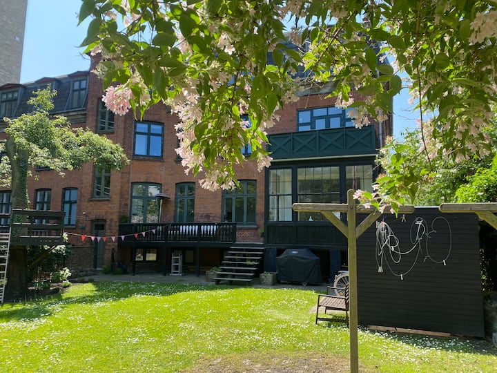 Stor Villalejlighed  Privat Have - Copenhagen