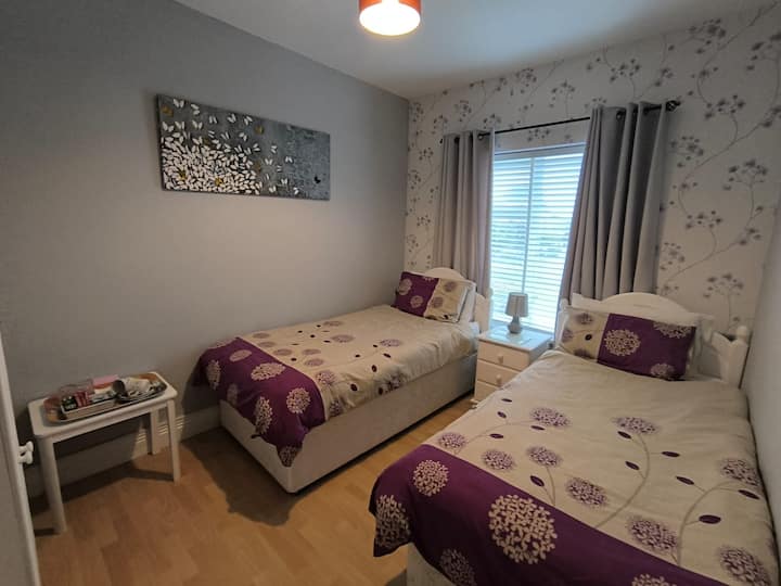Home From Home Twin Room - Rosslare