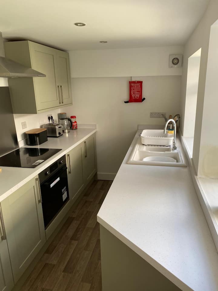 3 Double Bedroom Home-sleeps 8 - Castle Donnington - Loughborough