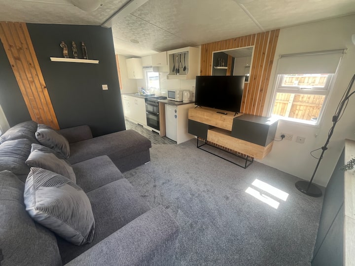 Private Caravan Close To Beach! - Sutton on Sea