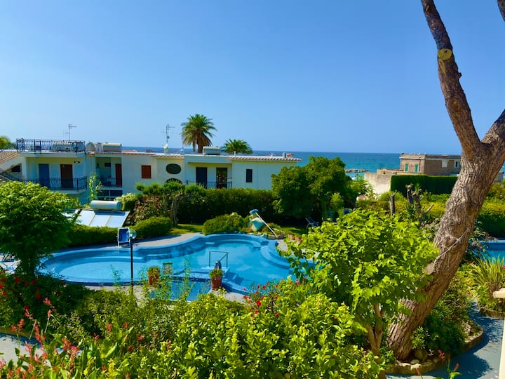 Cozy Uto-ring Apt • By The Beach - Forio