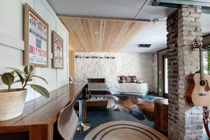 The Carriage Studio - Old Hickory Lake, TN