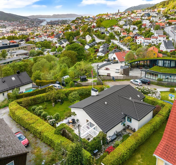 Romslig Hus Nært Byen Og Fjellet - Bergen