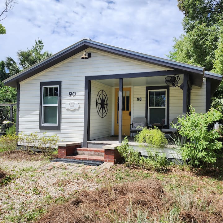 Glance At The Past; Easy Walk To Downtown - Apalachicola, FL