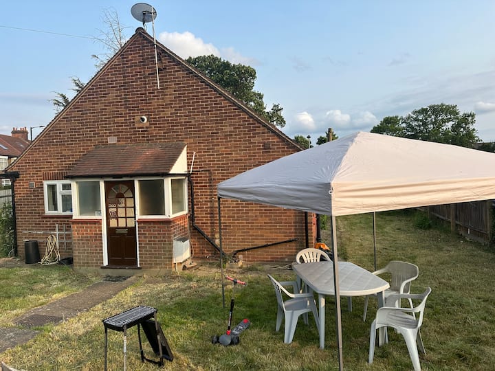 Entire Bungalow With Garden - London, UK