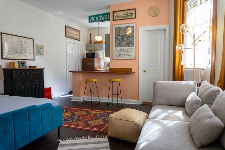 Victorian Studio Near Downtown - Detroit, MI