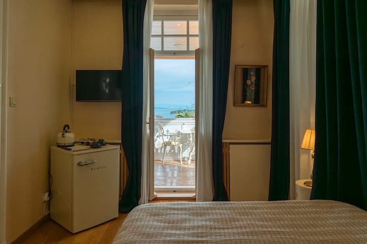 Halki  Deniz Manzaralı Balkonlu - Heybeliada