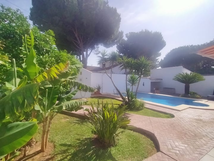 Coqueto Chalet Con Piscina - Cádiz
