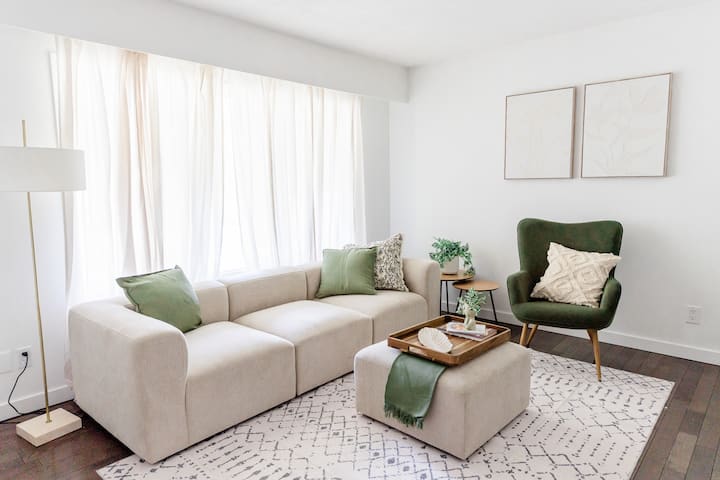 Perfect Cozy Family Home With A Large Fenced Yard - Winnipeg
