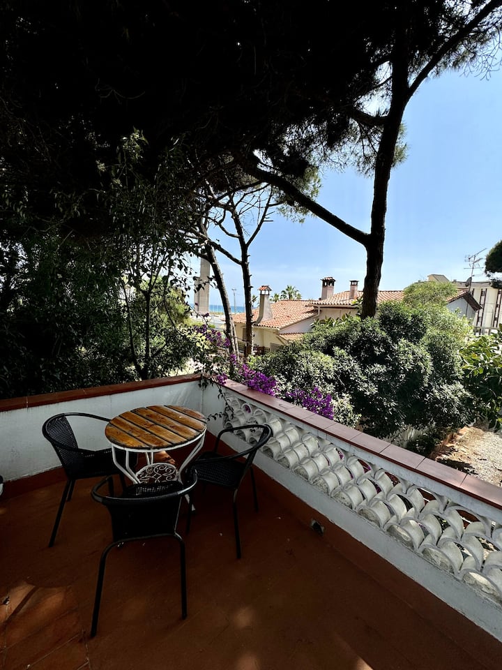 Casa Pequeña Con Terraza Frente Al Mar - Castelldefels
