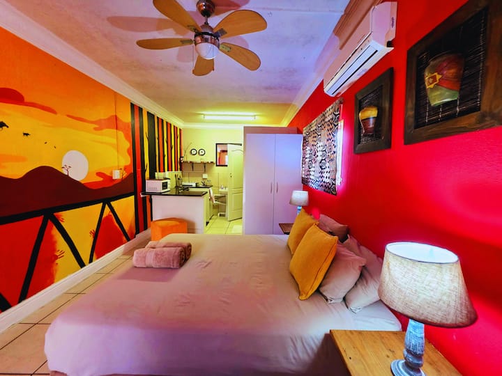 Warthog: Neat Studio With Patio. - Marloth Park