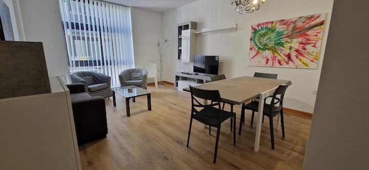 Spacious, Central Apt, Sleeps 5 - Valletta