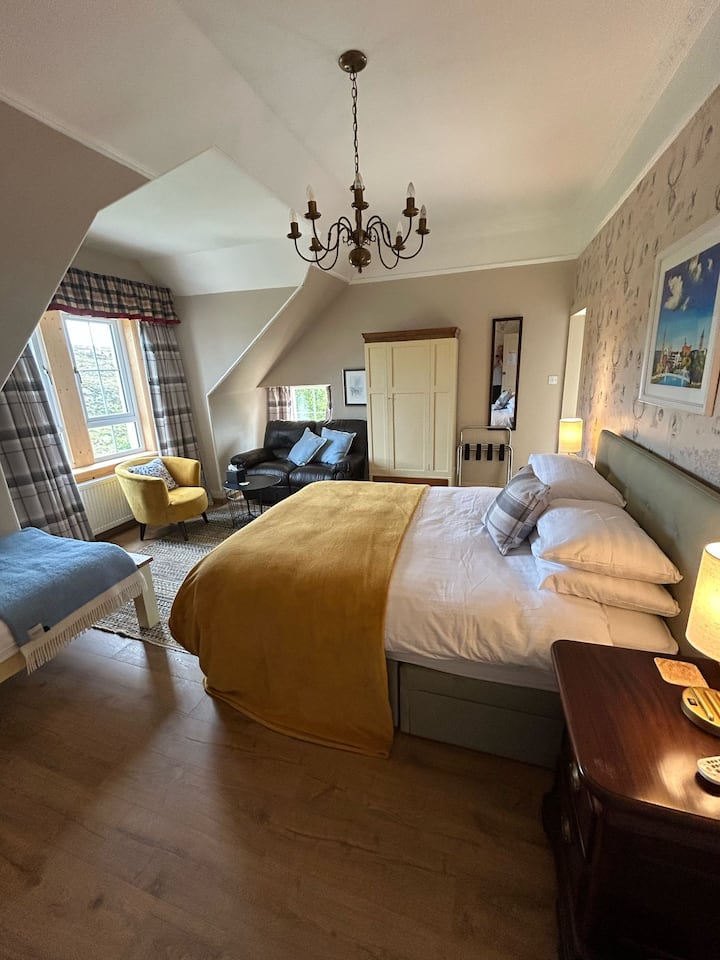 Room 4 - Deluxe Double King At The Cruachan Stoer - Lochinver
