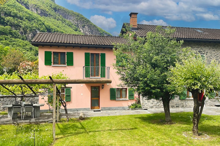 Traditionell Wohnen Mit Talblick - Cevio