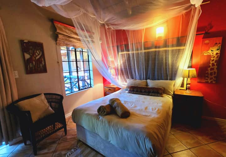 Giraffe: Spacious Family Room - Marloth Park