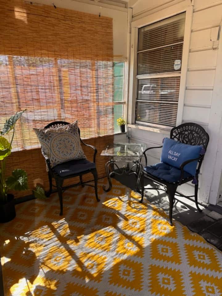 The Cozy Cottage - Tampa, FL