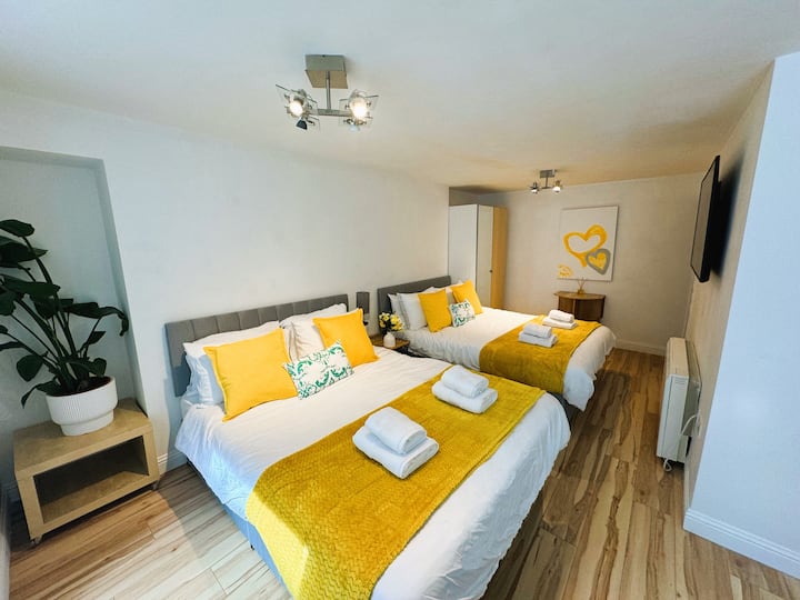 Charming Old Town Apt Just Steps From Royal Mile - Edinburgh