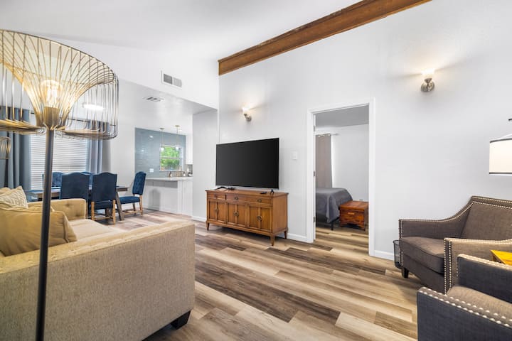 4br Home By Six Flags, Utsa And La Cantera - San Antonio, TX