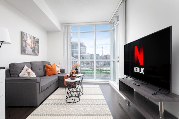Downtown Escape Stylish Condo With City Views - Toronto