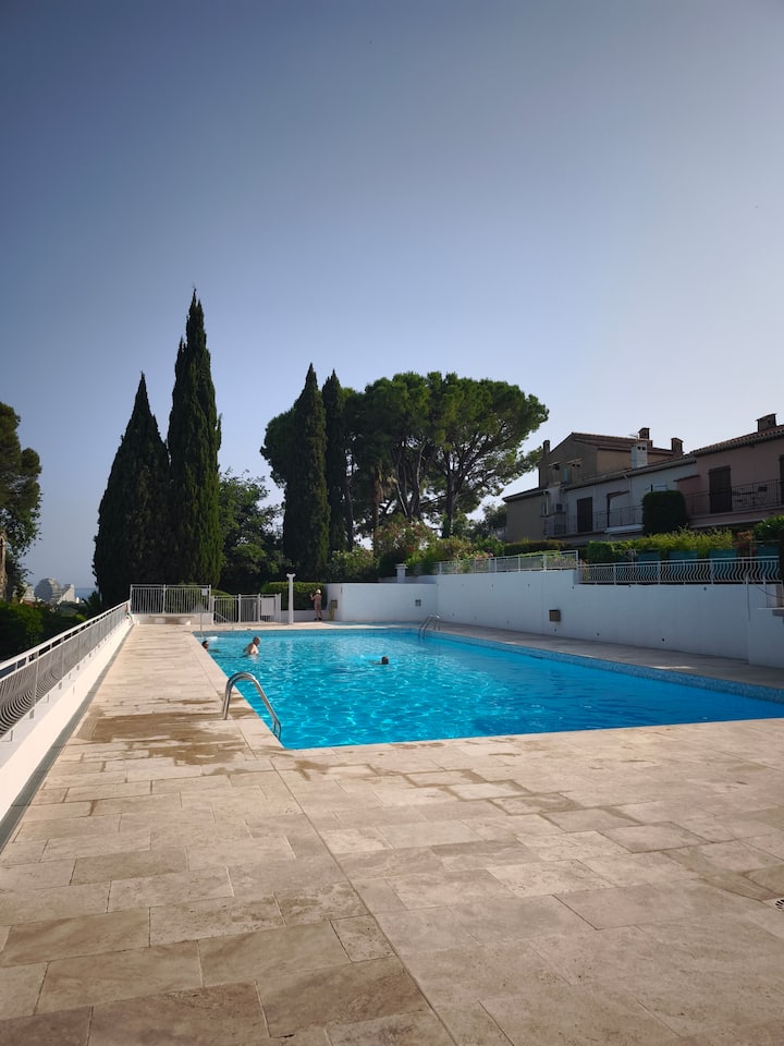 Joli Studio Avec Piscine - Villeneuve-Loubet