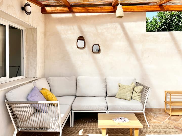 Sardinian House With Spacious Garden And Veranda - Solanas