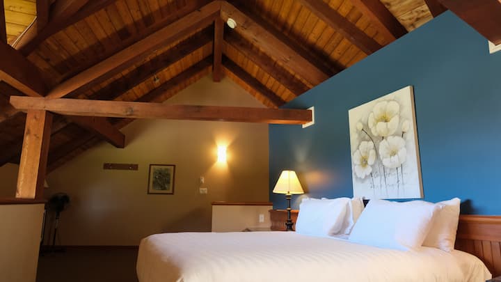 Garden View - Executive Loft - Campbell River