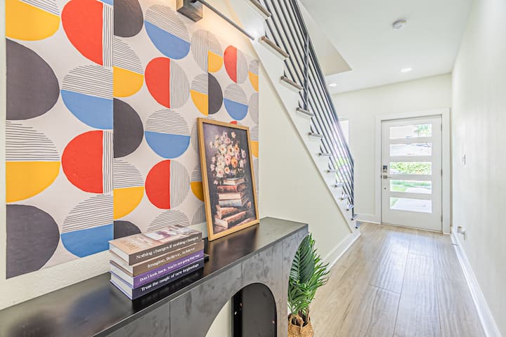 Triplex House W/hot Tub, Free Game Room - Dallas, TX