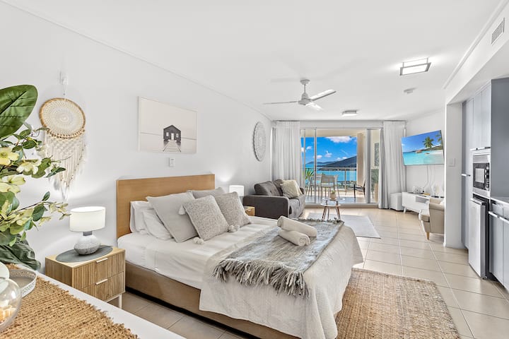 What A View Studio - Cannonvale