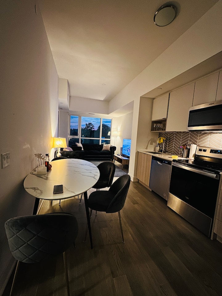 Modern Suite @Square One Apt 203 - Toronto, ON