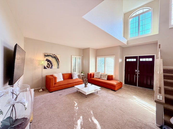 Big House Near Hospital & Park - Moreno Valley, CA