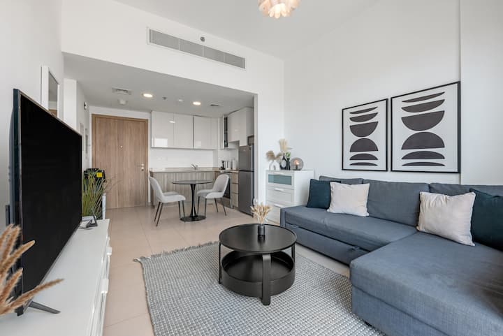 Stylish Blue Haven Near Town Square Park - Dubai