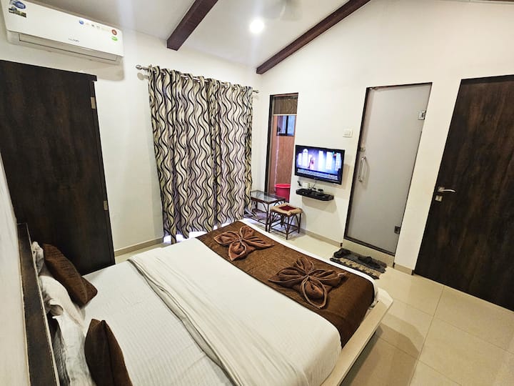 Meera Vatika Deluxe Room 3 - Mahabaleshwar
