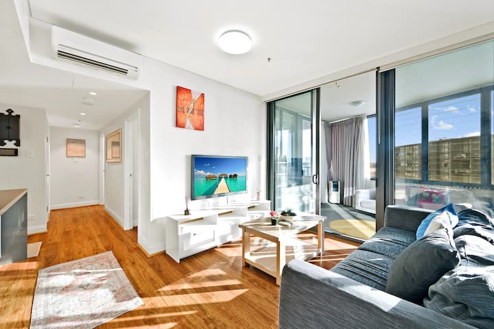 Water View 3br Apartment | Walk To Station & Shops - Auburn