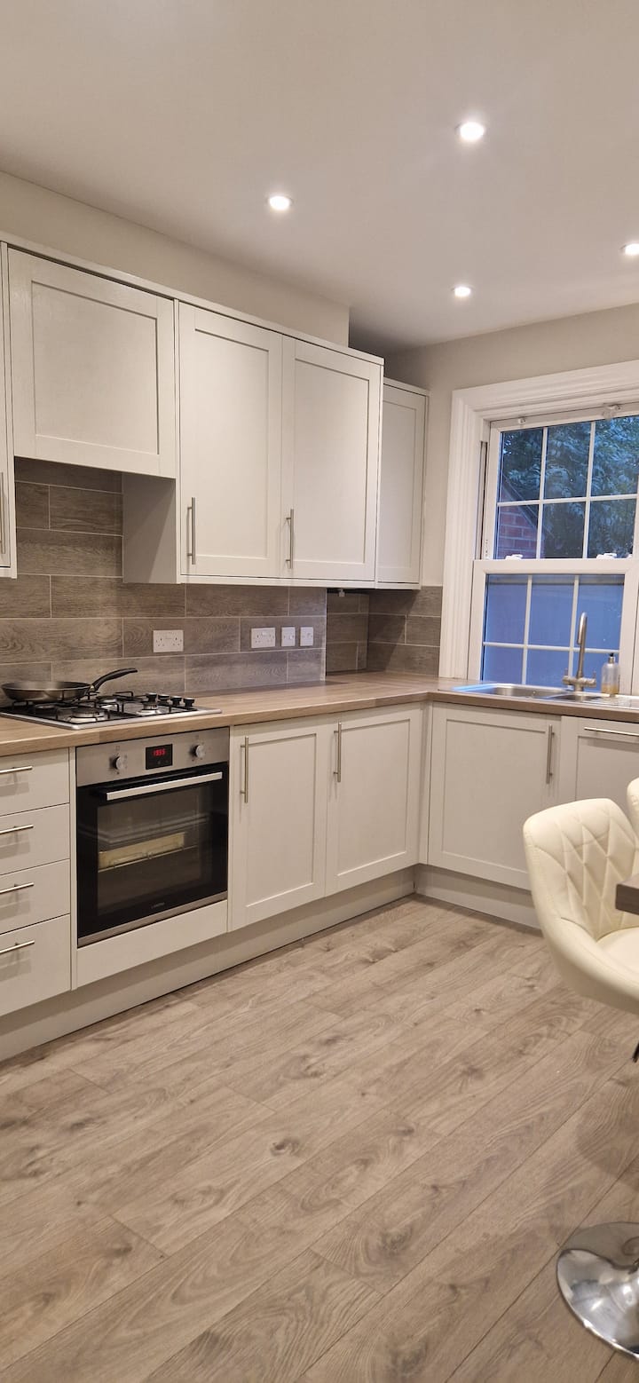 2-bed Period Property - Reading Station