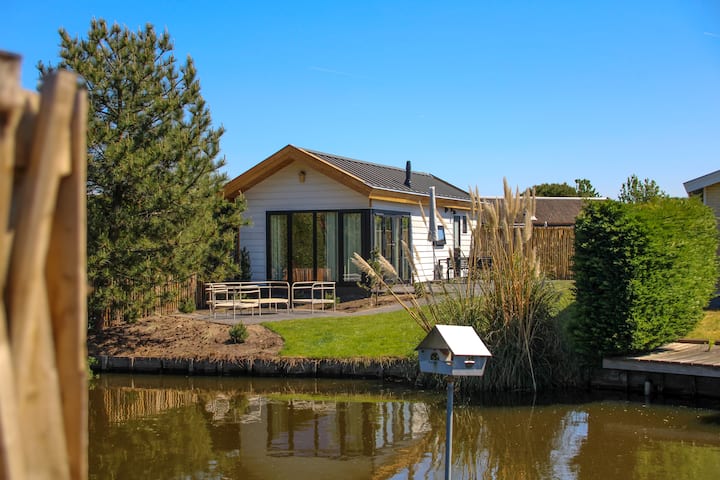 Charming Chalet Along The Water - Katwijk aan Zee