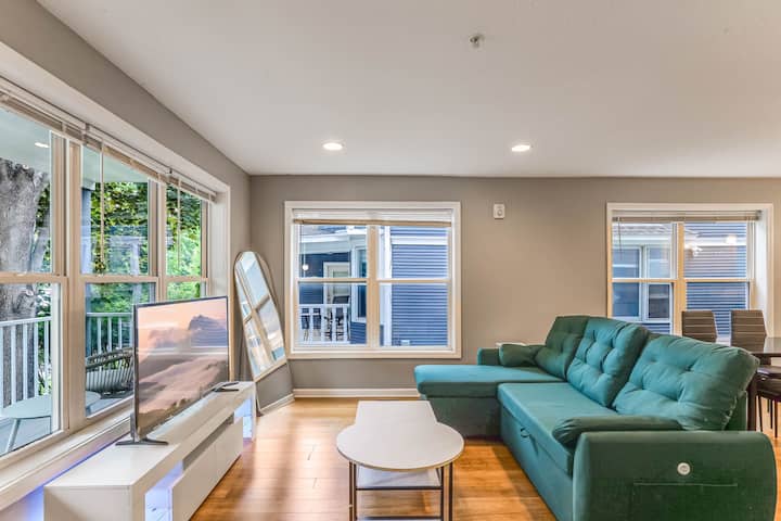 Modern Newly Renovated 3bd/3ba Condo In Uptown - ミネアポリス, MN