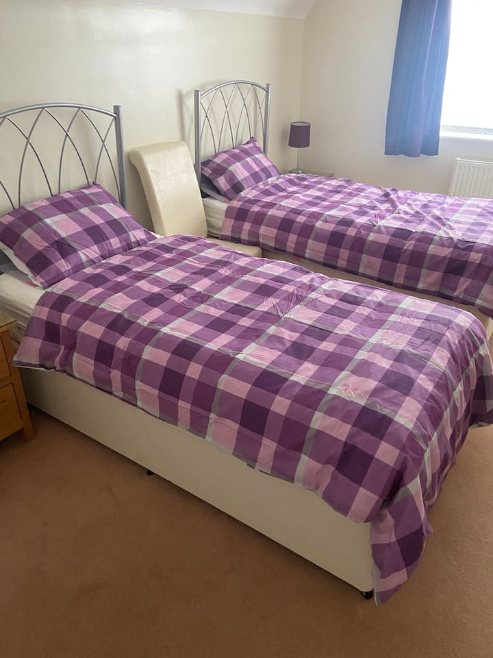 Twin Room Shared Bathroom - Porthcawl
