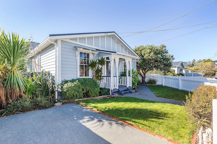 Unique And Cosy Cottage With A Sunny Garden - Wellington