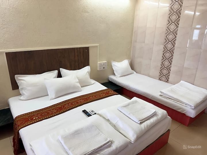 Standard Ac Room With Breakfast At Dapoli - Murud