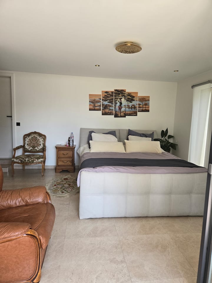 Room In Crauthem, Luxembourg - Luxemburgo