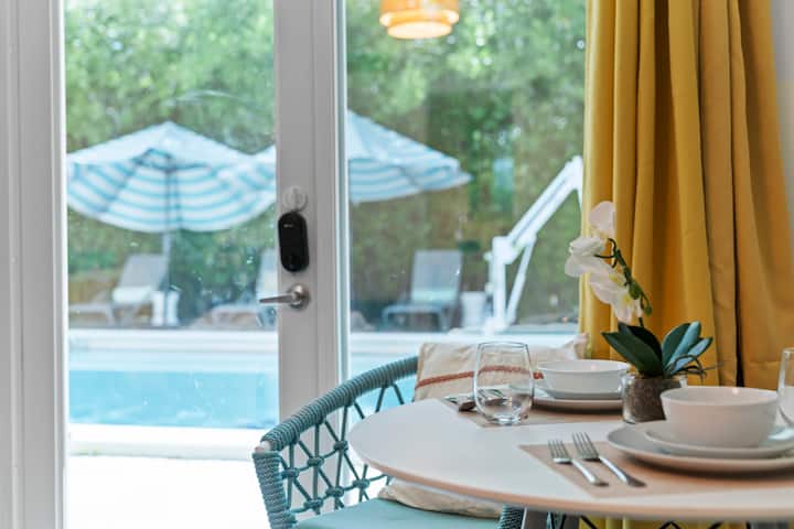 Cozy Beach Studio * Steps To Pool & Hot Tub - Boca Raton, FL