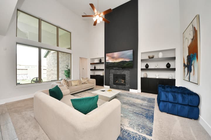 Modern 4br Home | Game Room + Office + Turf Yard - Richmond, TX