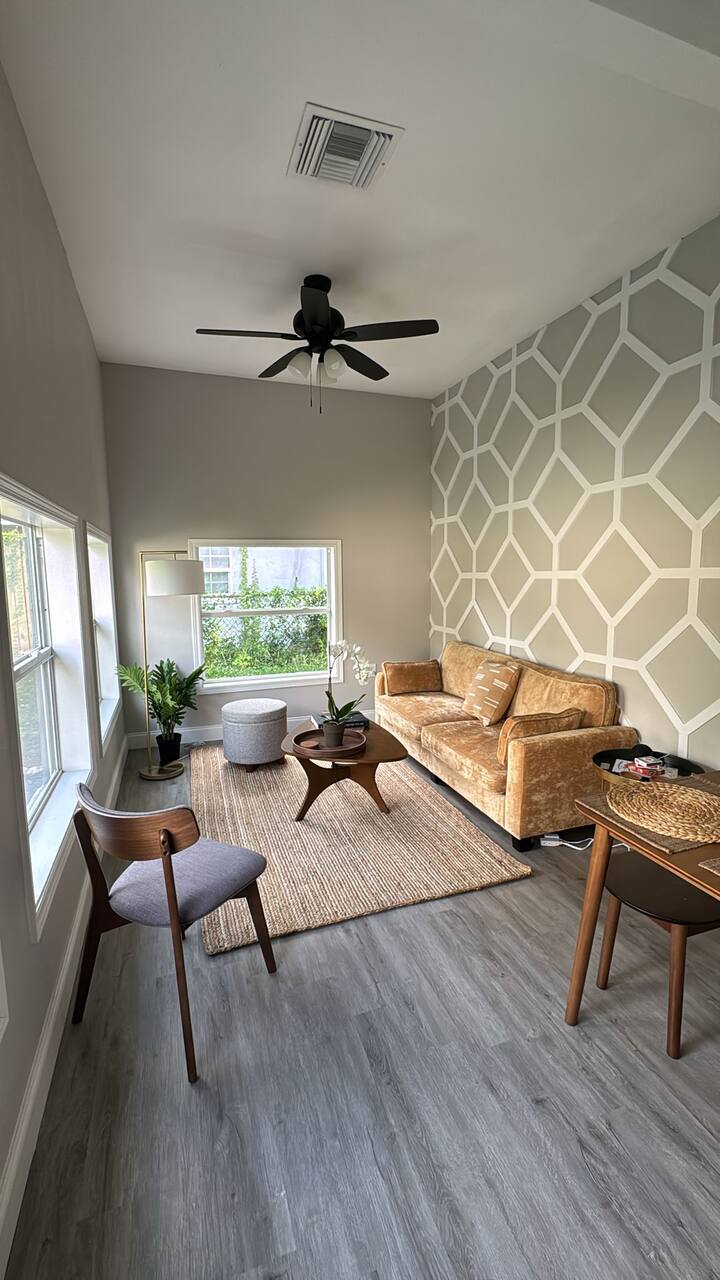 Sunshine Villa ~*~ Close To Dt, Airport & Parks - Orlando