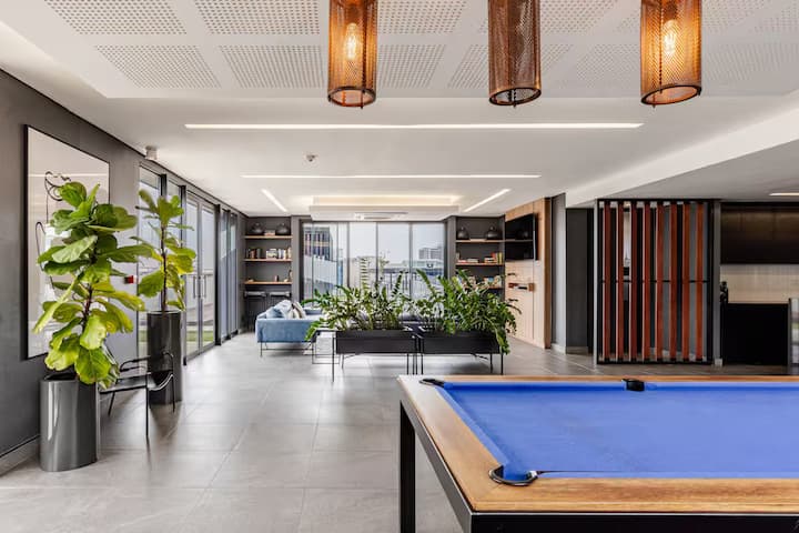1br Balcony Apt W. Parking | Rooftoppool | Sleeps2 - Sandton
