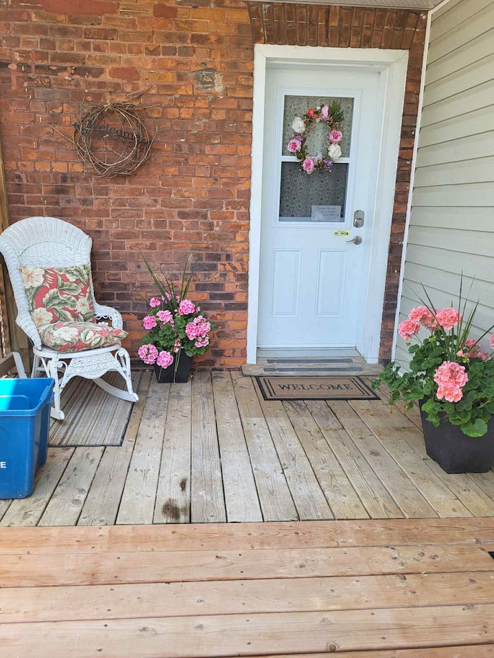 Bachelorette Studio Retreat - Hawkesbury
