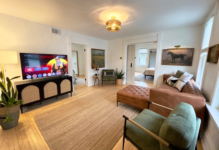 Charming Home Near Dining + Lake - Milwaukee, WI