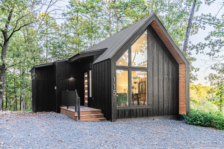 Romantic Cabin W/ Hot Tub In The Pines-the Ash - Hochatown, OK