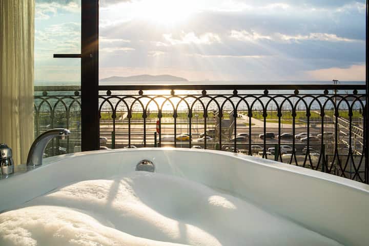 Adalar Manzaralı Jakuzili Oda - İstanbul