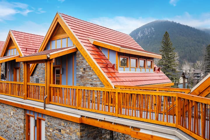 Romantic Rooftop Suite | Fireplace+hot Pools+views - Sunshine Village, AB