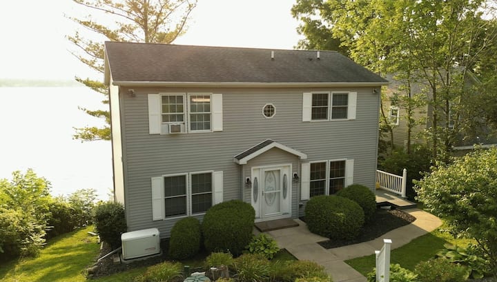 Casa Carmela - Lakefront Home On Owasco Lake - Skaneateles Lake, NY